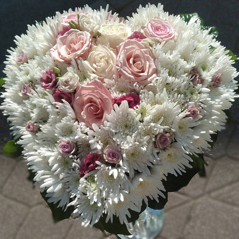 Ikebana za Automobil Bijelo Srce – Cvjećara Livia